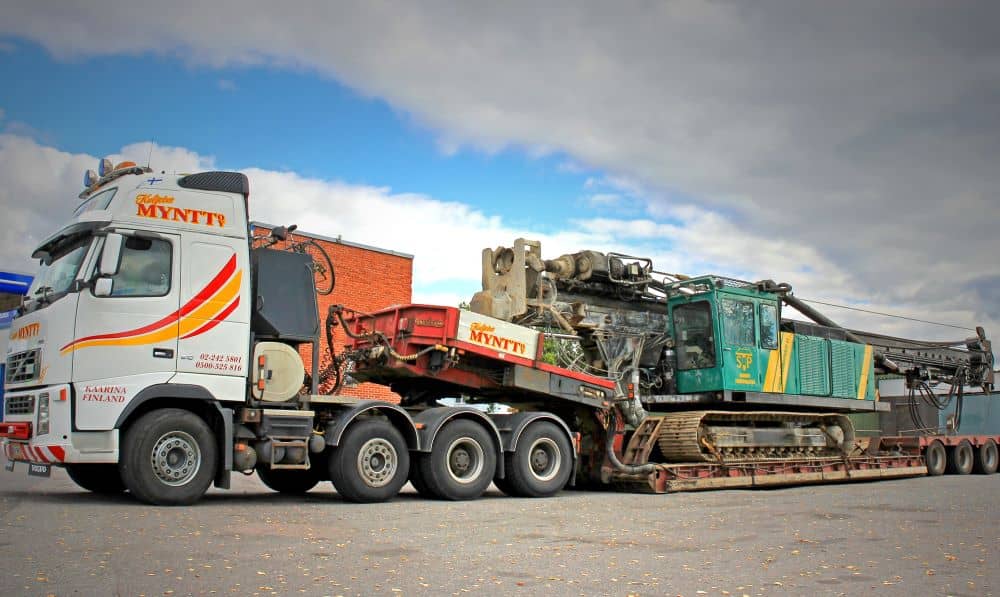 Types of Heavy-duty Towing Equipment and Their Features